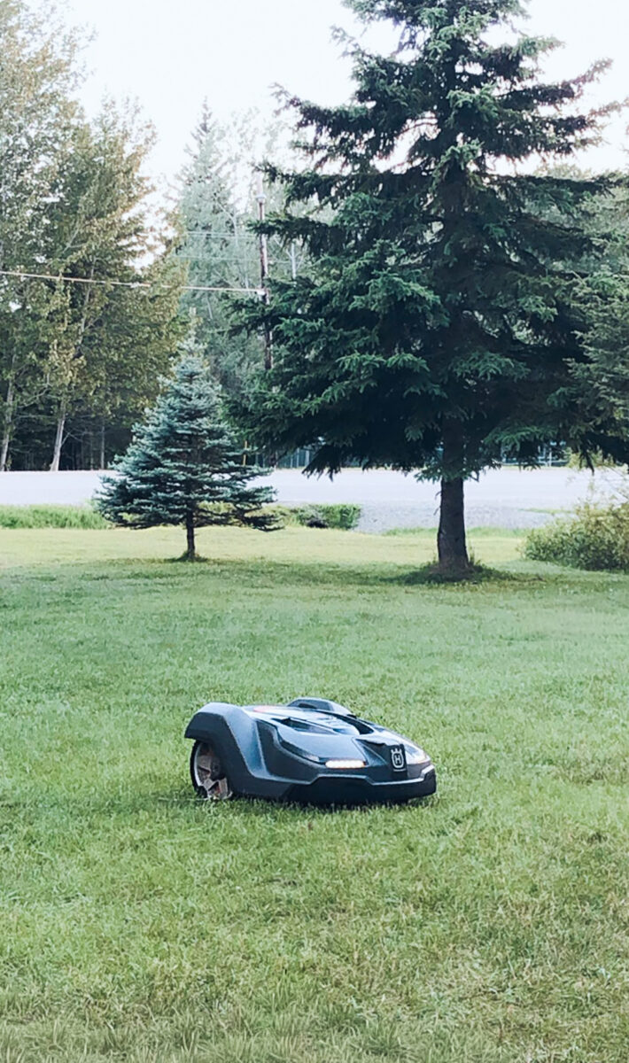 The Top Electric Robotic Lawn Mowers for Large Properties